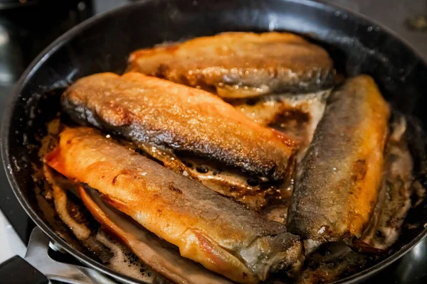 グリルパンします。 Stockfotografier, royaltyfria グリルパンします。 bilder | Depositphotos