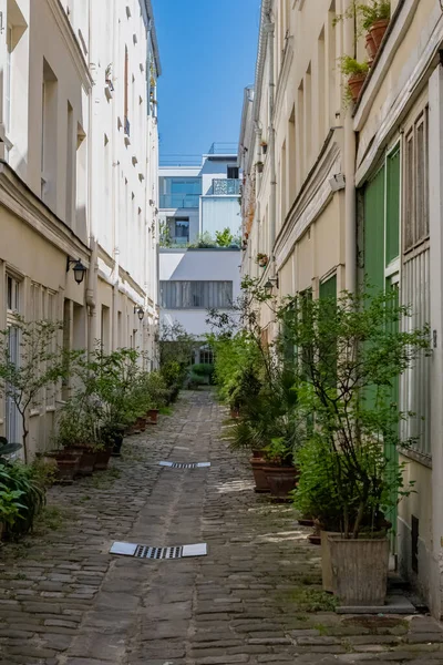 Paris slums Stock Photos, Royalty Free Paris slums Images | Depositphotos