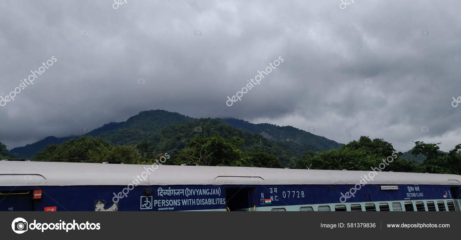 View Mountain Valley Top Side Indian Train — Stock Editorial Photo ...