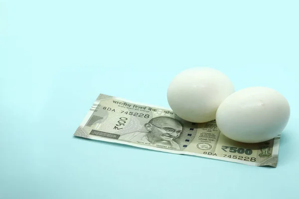 Indian Currency 500 Rupee Note Eggs Blue Background — Stock Photo, Image