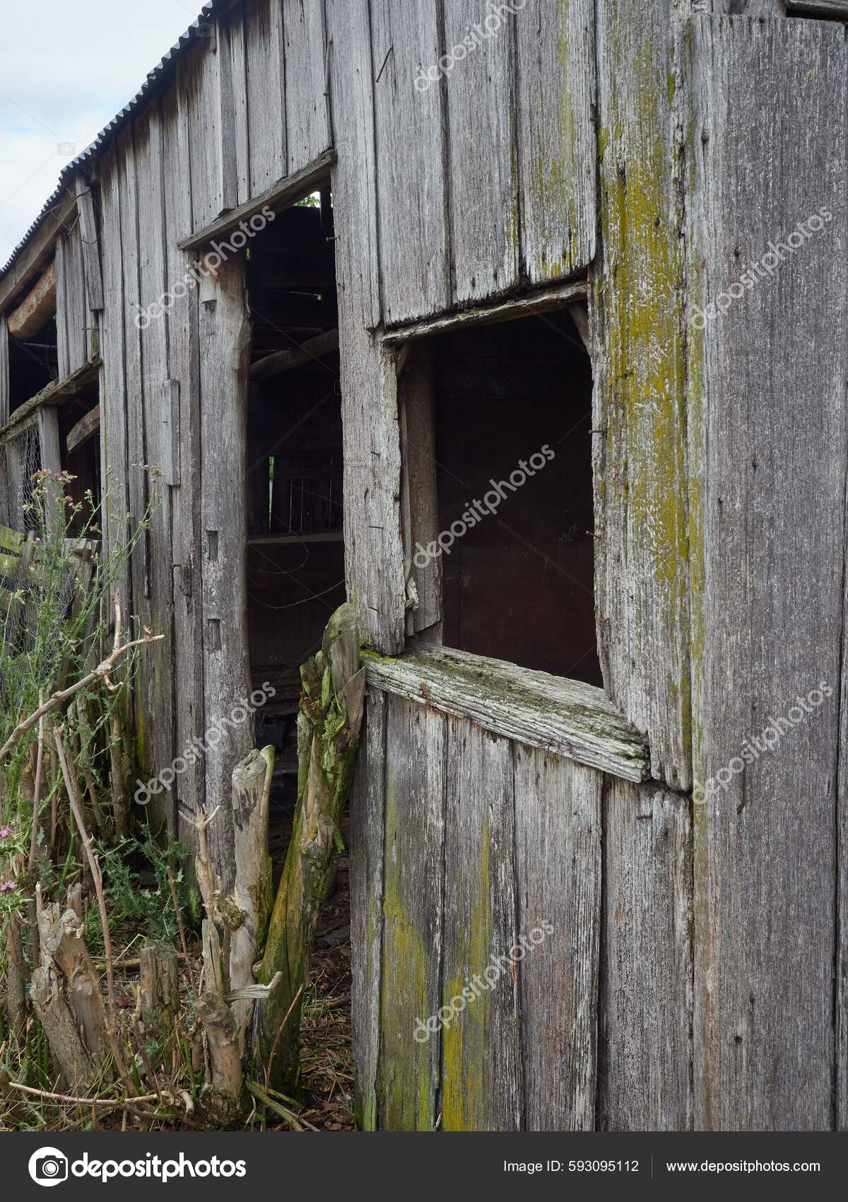 Side View Old Barn Cabin Made Wood — Stock Photo © wirestock_creators ...