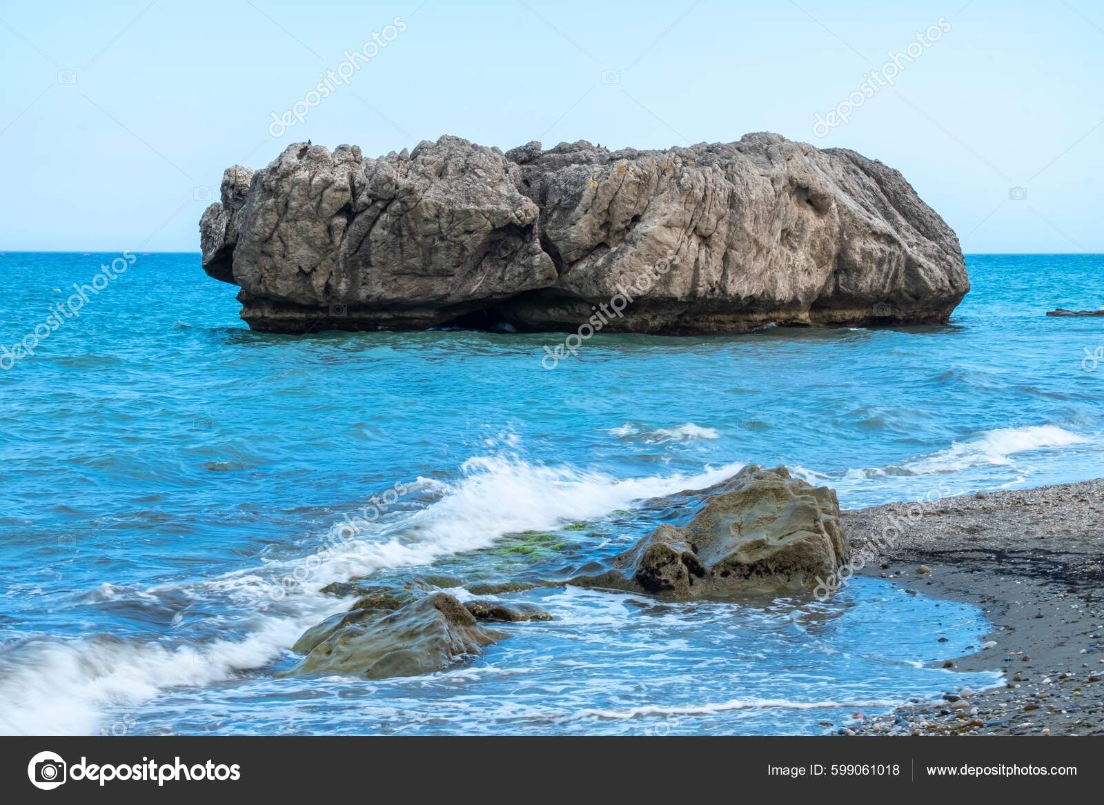 Large Rock Forming Small Island Shore Beach — Stock Photo © wirestock ...