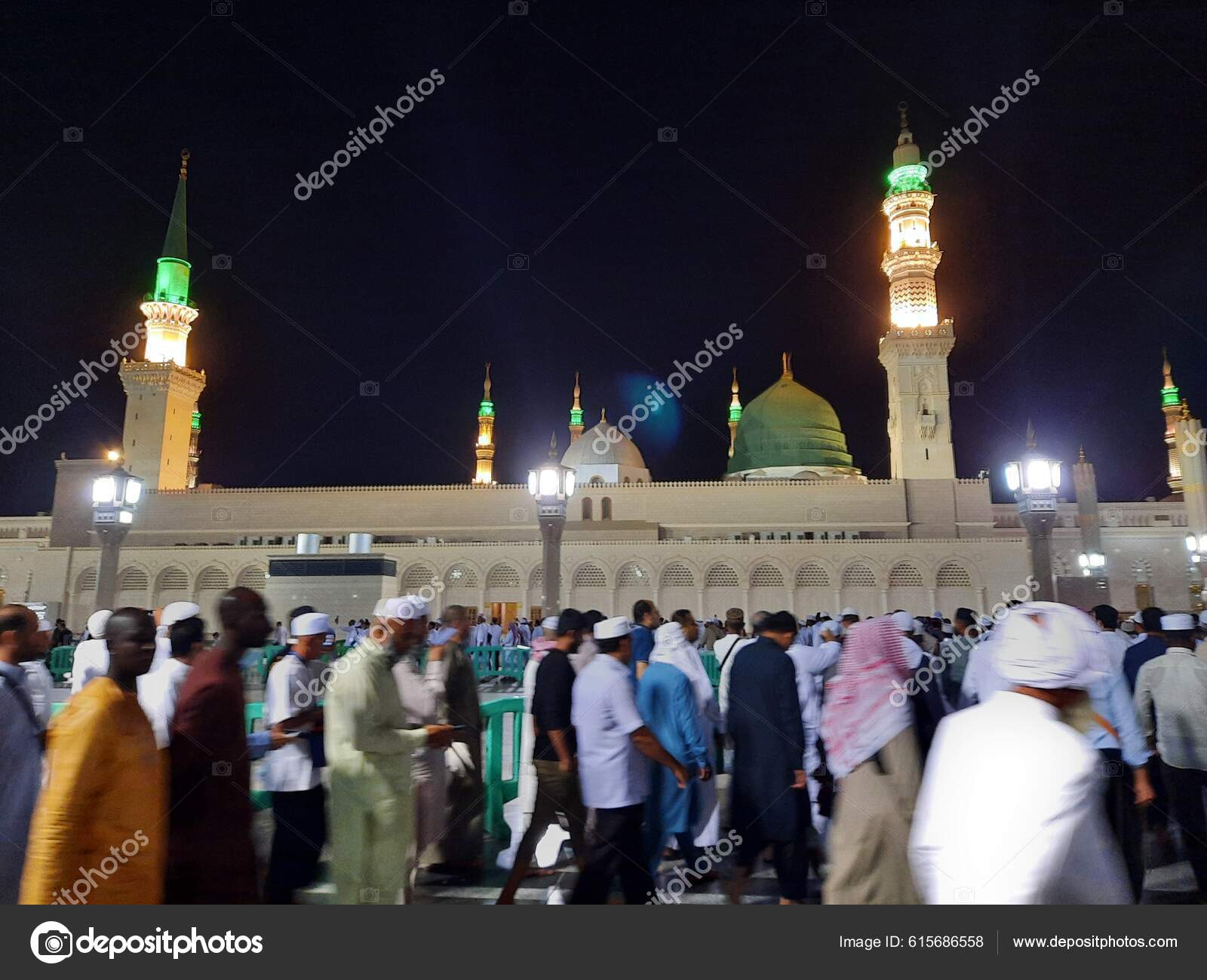 Beautiful View Masjid Nabawi Madinah Green Dome High Minarets Mosque ...