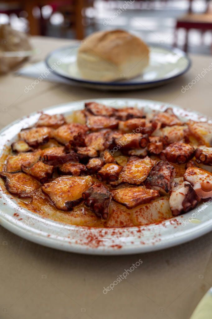 Mariscos sabrosos, pulpo a la parrilla al estilo gallego con pimento ...