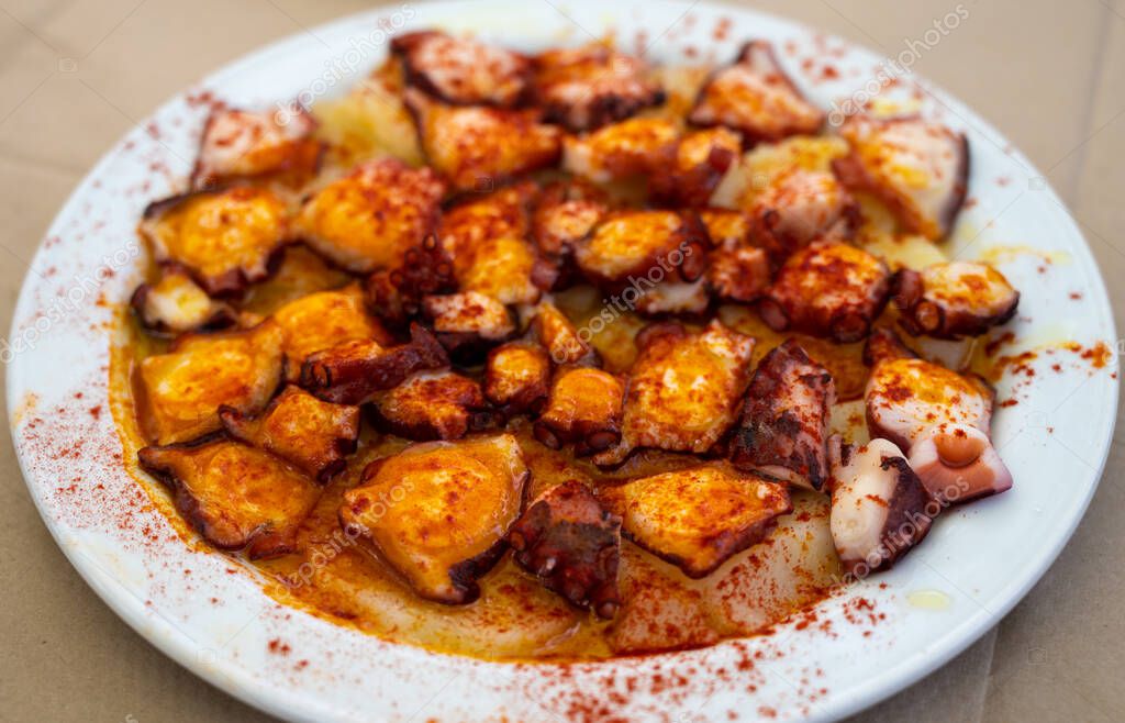 Mariscos sabrosos, pulpo a la parrilla al estilo gallego con pimento ...