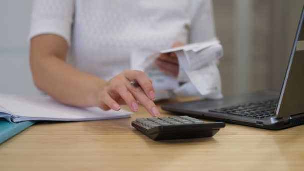 2,012 vídeos de Factura del documento, metraje de Factura del documento sin royalties ...