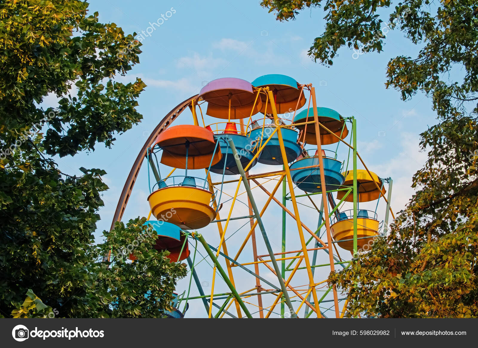 Old Ferris Wheel Multi Colored Attraction Trees Amusement Park Ferris ...