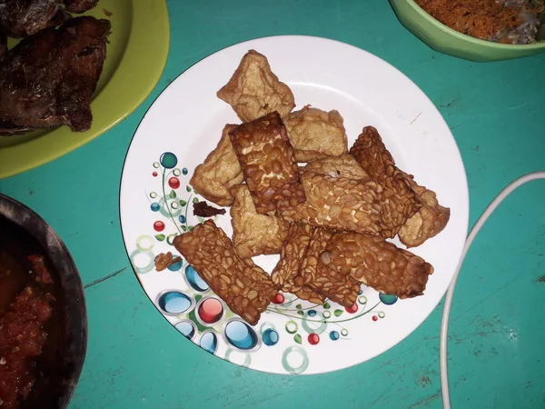 Homemade sambal and crackers images libres de droit, photos de Homemade ...