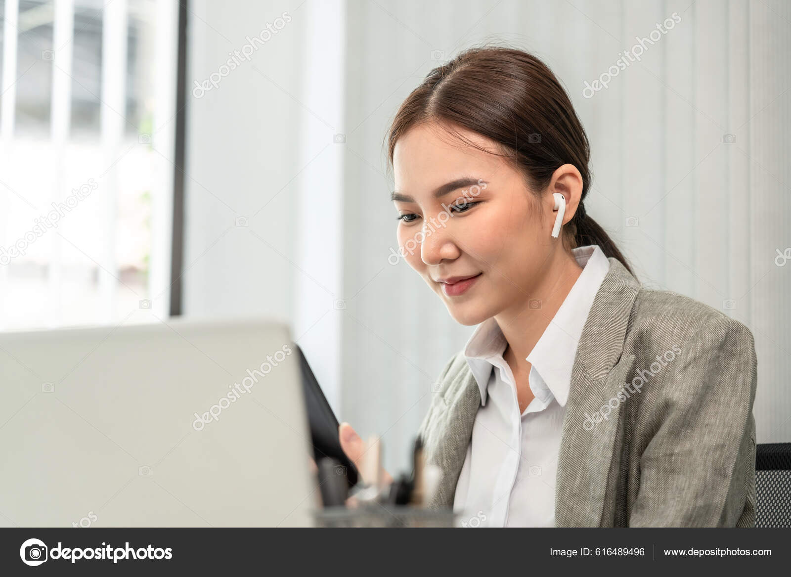 Professional Marketing Leader Uses Depth Analytics Tablet Advance Organizational Structure ...