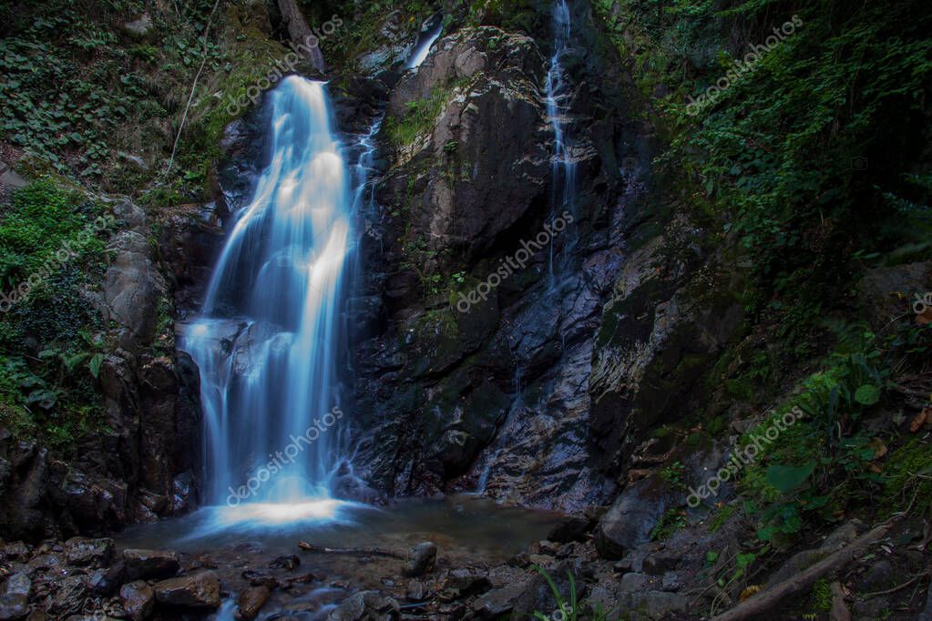 Inegol, Bursa, Turquía - Septiembre 2022: Cascada de Oylat, Fotografía ...