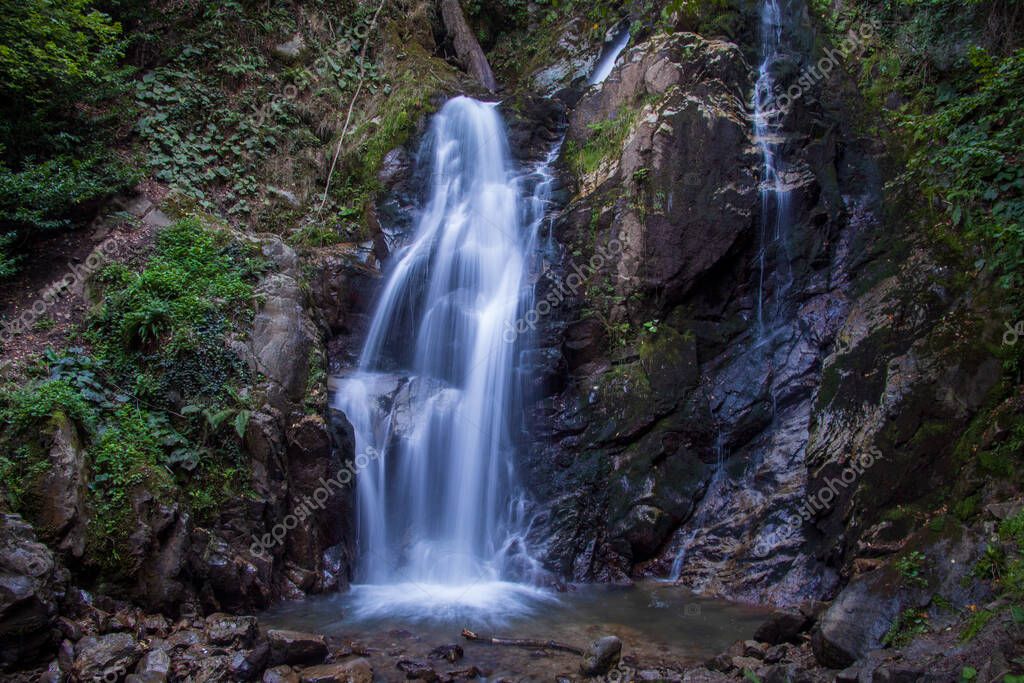 Inegol, Bursa, Turquía - Septiembre 2022: Cascada de Oylat, Fotografía ...