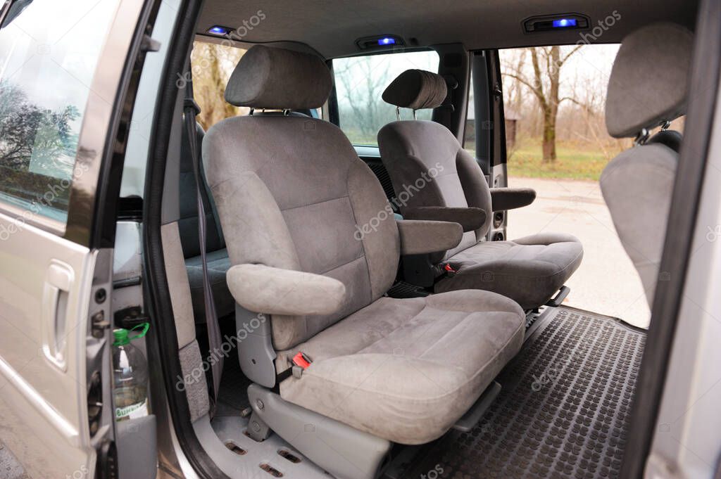 Belarús, Minsk 24.11.2020: Lancia Z (Zeta) 1998 gran MPV de las marcas ...