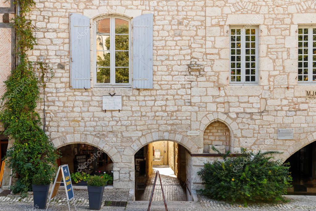 Monflanquin, Francia - 17 de octubre de 2021: detalle arquitectónico de ...