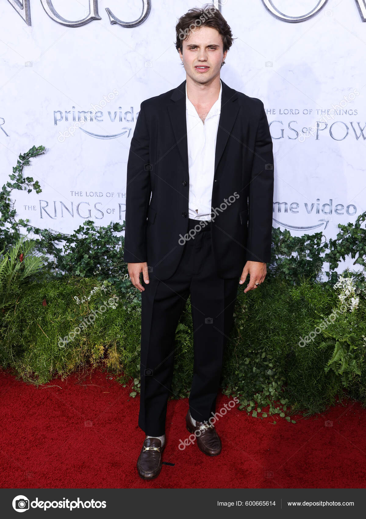 George Sear Arrives Los Angeles Premiere Amazon Prime Video's 'The ...