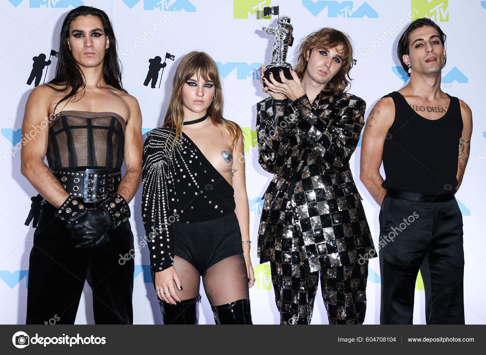 Ethan Torchio Victoria Angelis Thomas Raggi Damiano David Maneskin Pose — Foto editorial de ...
