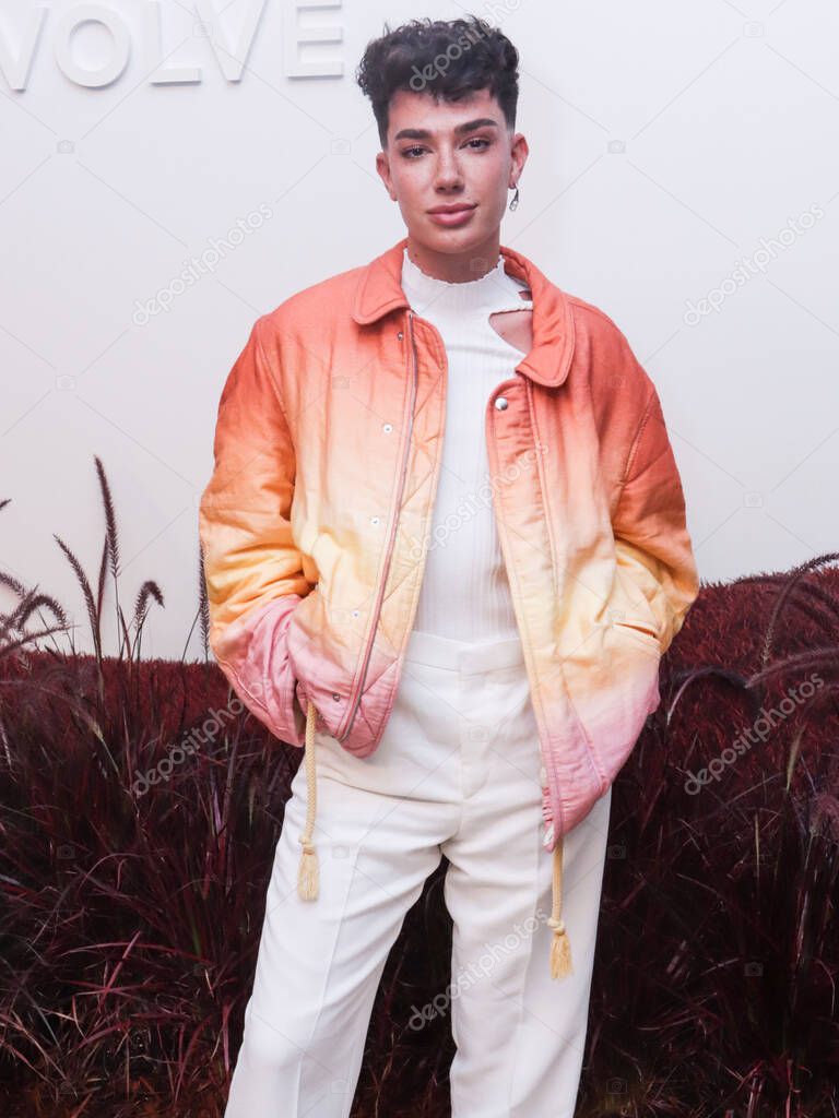 James Charles Llega A La Galería Revolve Nyfw New York Fashion Week