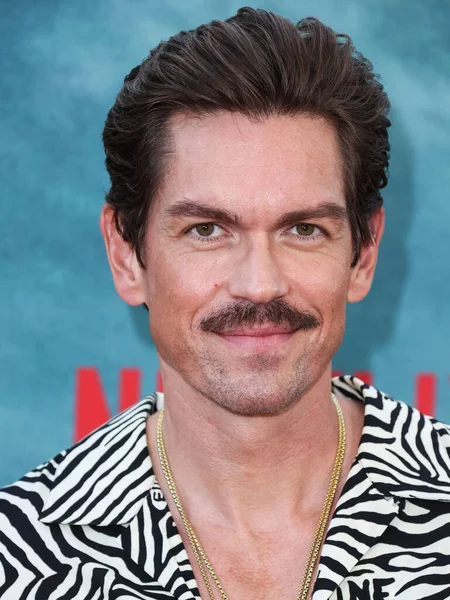 El actor estadounidense Steve Howey llega al estreno mundial del 'Day ...