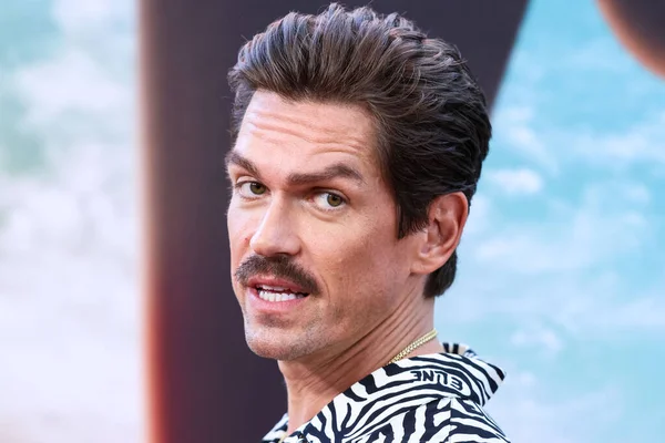El actor estadounidense Steve Howey llega al estreno mundial del 'Day ...