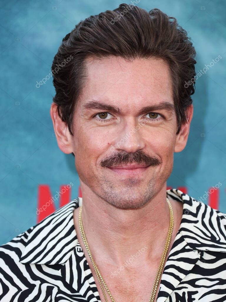 El actor estadounidense Steve Howey llega al estreno mundial del 'Day ...