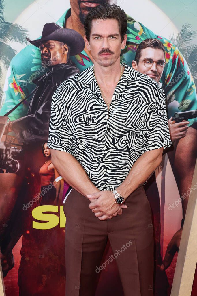 El actor estadounidense Steve Howey llega al estreno mundial del 'Day Shift' de Netflix ...