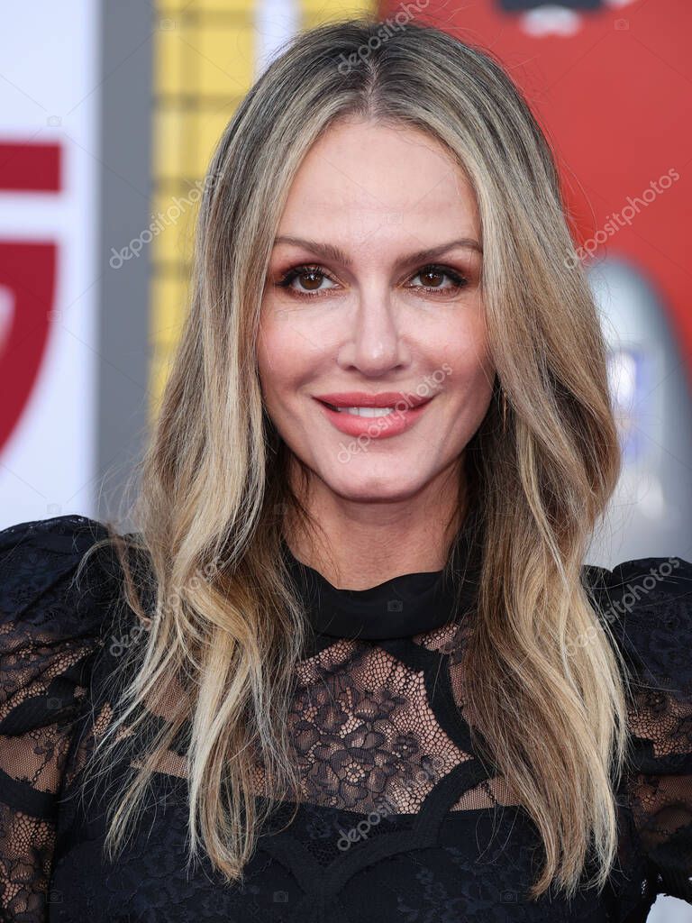 Monet Mazur llega al estreno de Sony Pictures 'Bullet Train' celebrado ...