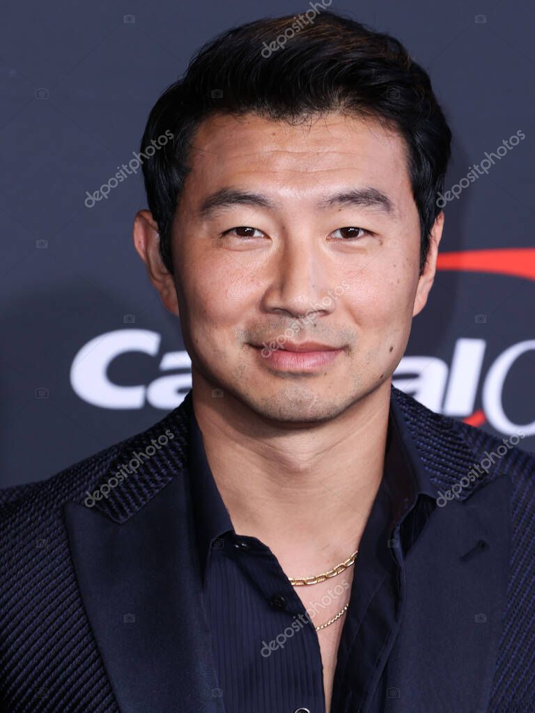 El actor canadiense Simu Liu llega a los Premios ESPY 2022 celebrados ...