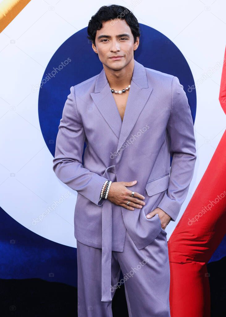 Brandon Perea llega al estreno mundial de 'No' de Universal Pictures ...