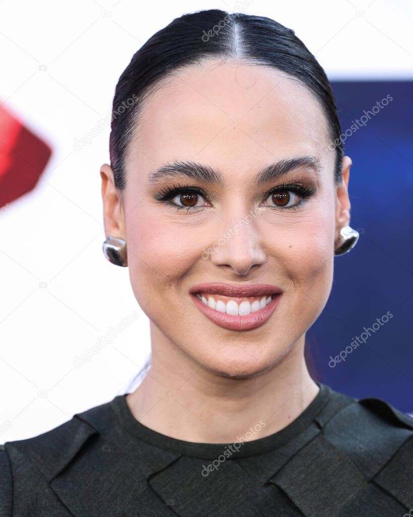 Meena Harris llega al estreno mundial de 'No' de Universal Pictures ...