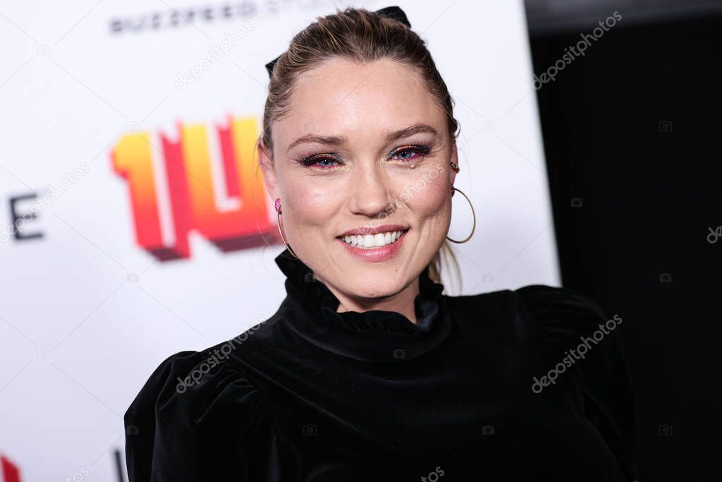 La actriz estadounidense Clare Grant llega al estreno en Los ngeles de '1Up' de Lionsgate ...