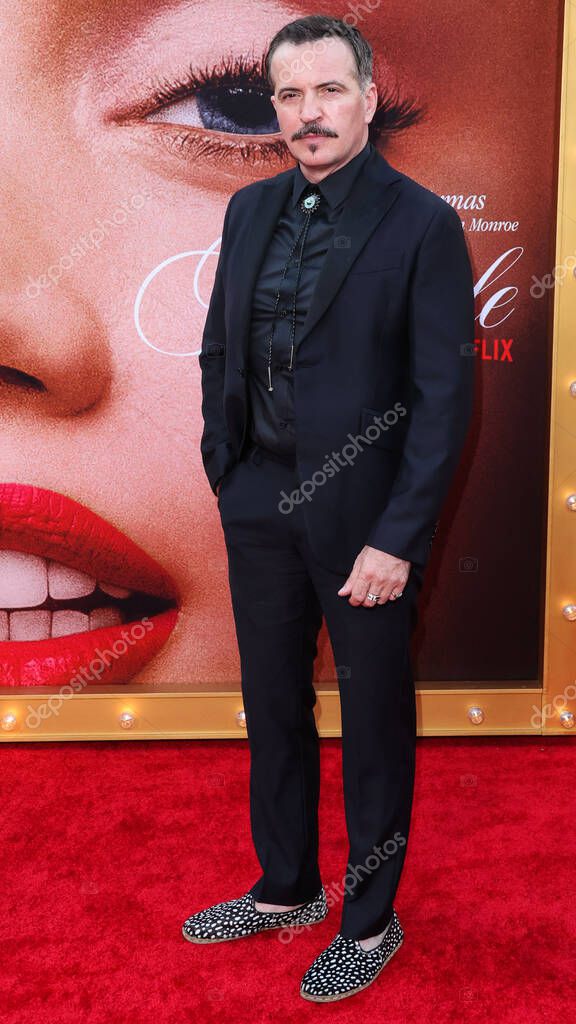 El actor canadiense Tygh Runyan llega al estreno en Los Ángeles de ...