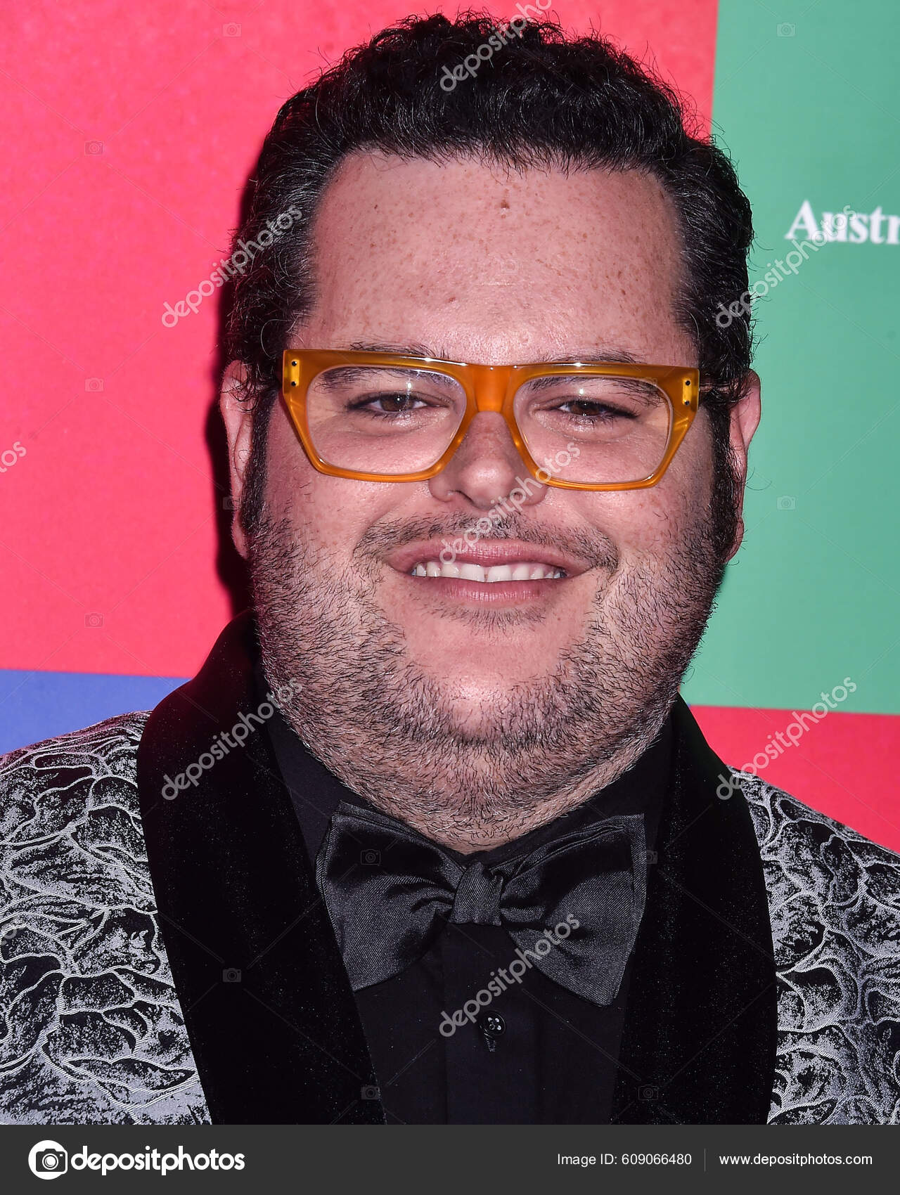 American Actor Josh Gad Arrives G'day Aaa American Australian ...