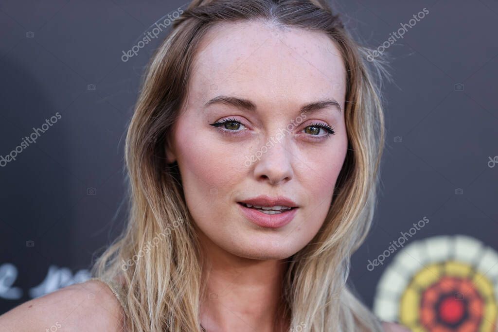 La actriz irlandesa Elva Trill llega al Charlize Theron Africa Outreach ...