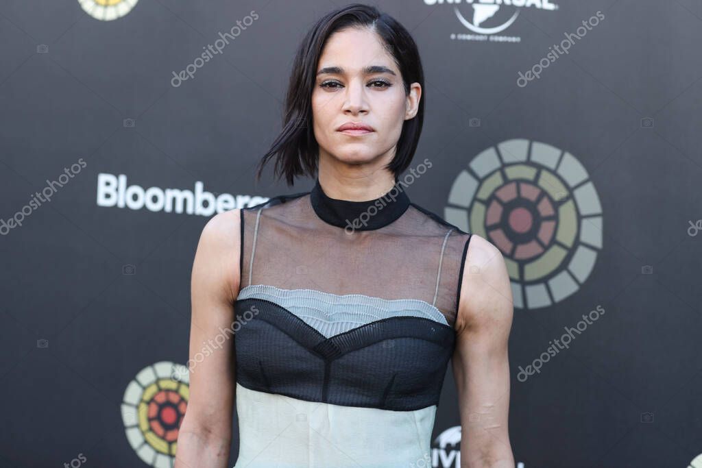La actriz argelina Sofia Boutella llega al Charlize Theron Africa ...