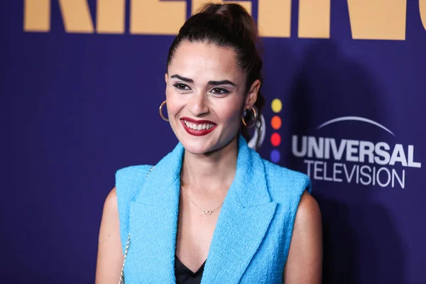 La actriz estadounidense Stephanie Nogueras llega al evento FYC de NBCUniversal para 'Killing It ...