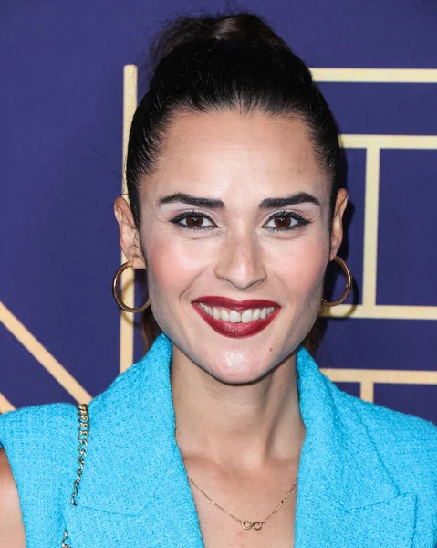 La actriz estadounidense Stephanie Nogueras llega al evento FYC de NBCUniversal para 'Killing It ...