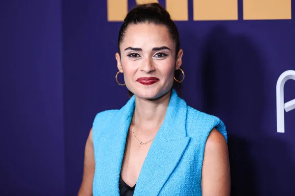 La actriz estadounidense Stephanie Nogueras llega al evento FYC de NBCUniversal para 'Killing It ...