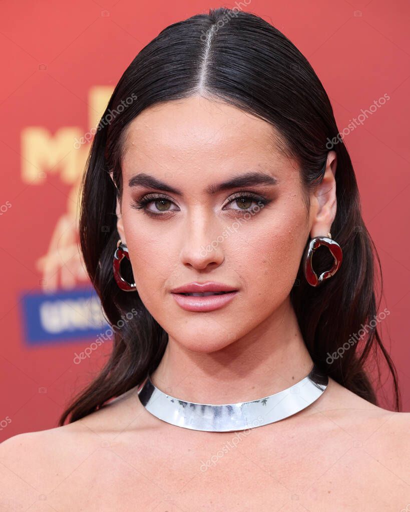 En esta imagen publicada el 5 de junio, Natalie Joy llega a los MTV ...