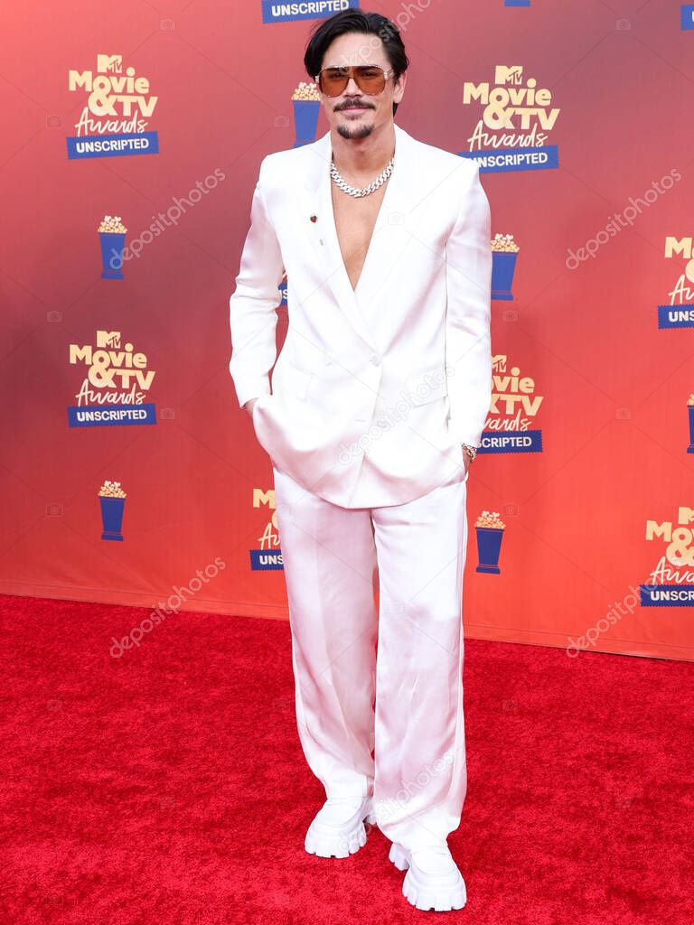 En esta imagen publicada el 5 de junio, el actor estadounidense Tom ...