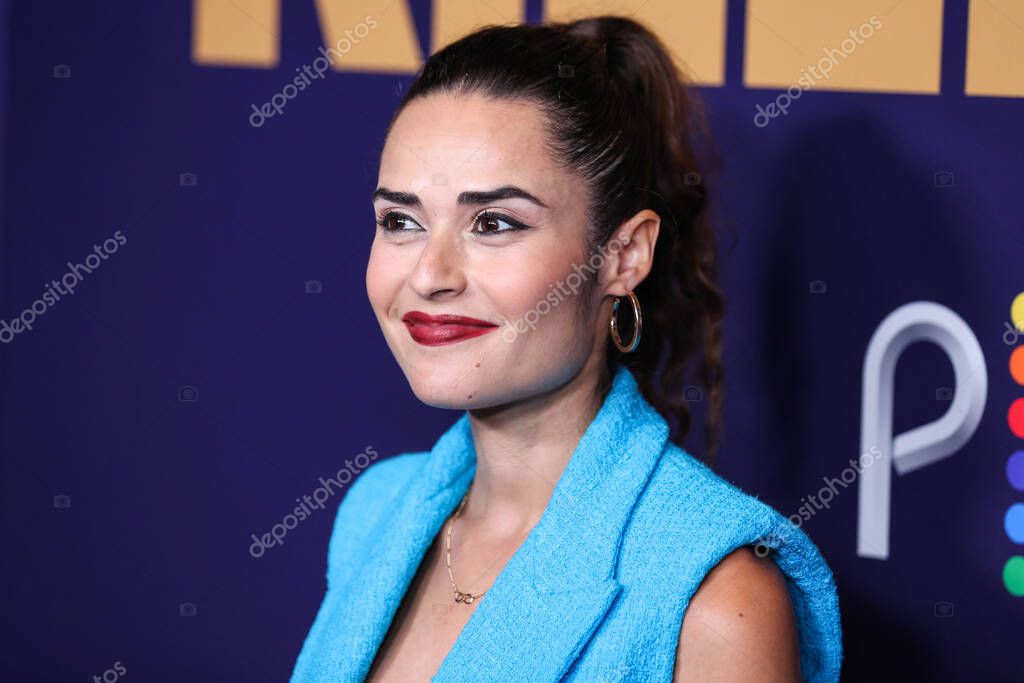 La actriz estadounidense Stephanie Nogueras llega al evento FYC de NBCUniversal para 'Killing It ...