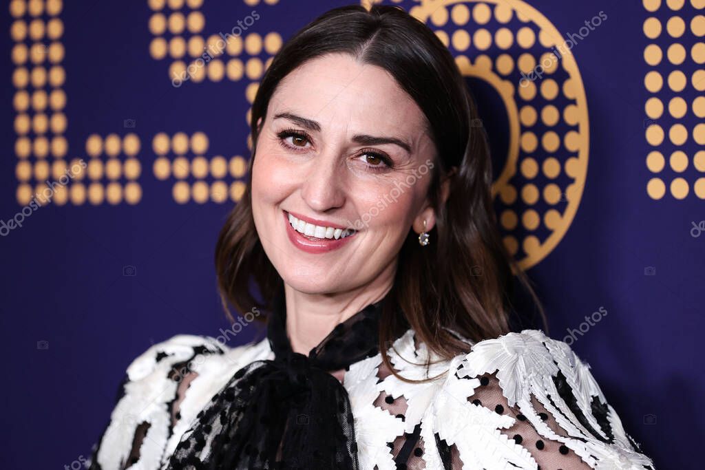 La cantante y compositora y actriz estadounidense Sara Bareilles llega al evento FYC de ...