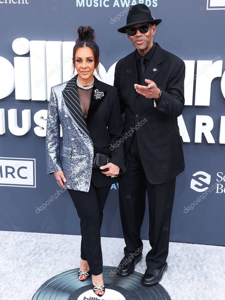 Lisa Padilla y Jimmy Jam llegan a los Premios Billboard Music 2022 ...