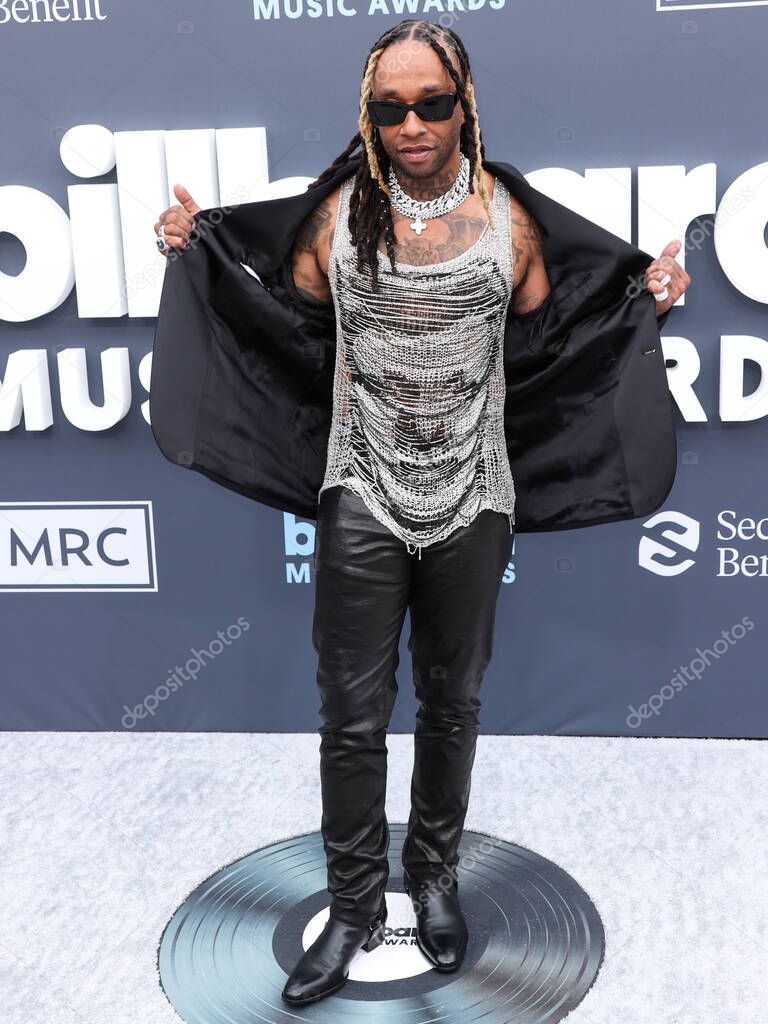 La cantante estadounidense Ty Dolla $ign (Ty Dolla Sign) vestida con ...