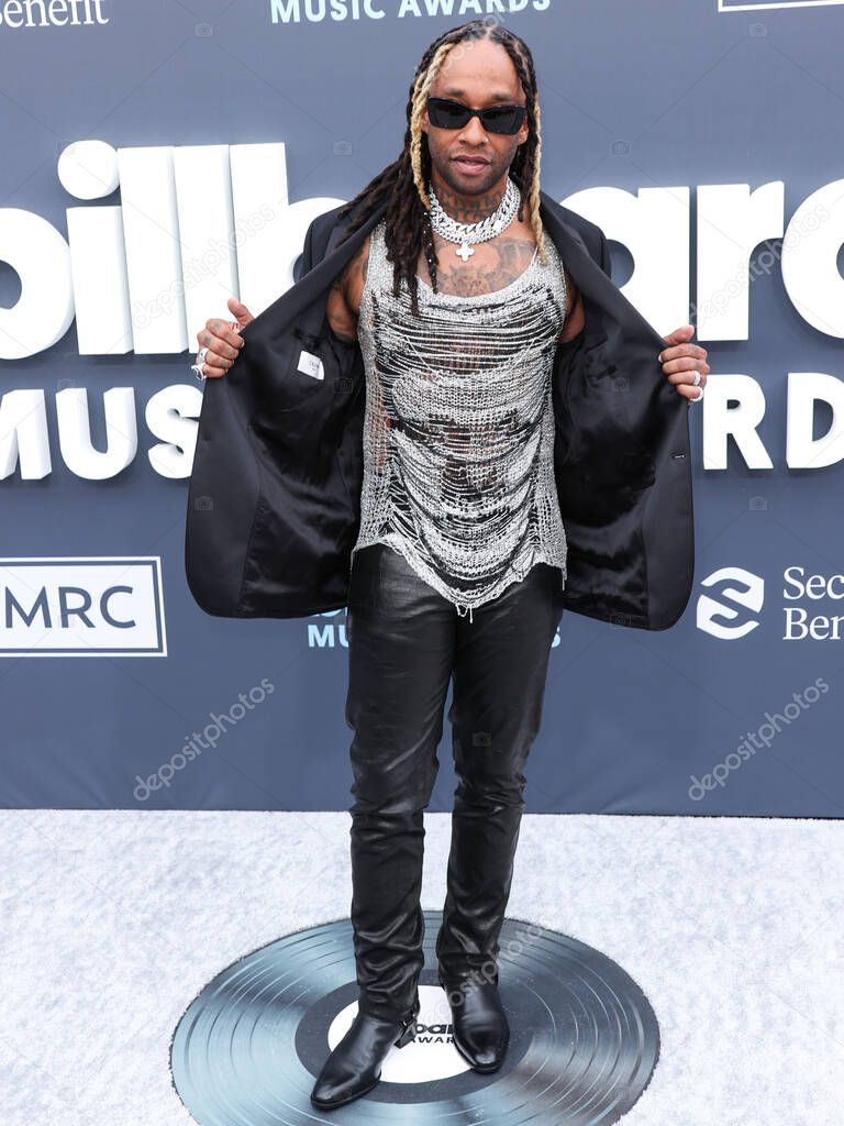 La cantante estadounidense Ty Dolla $ign (Ty Dolla Sign) vestida con ...