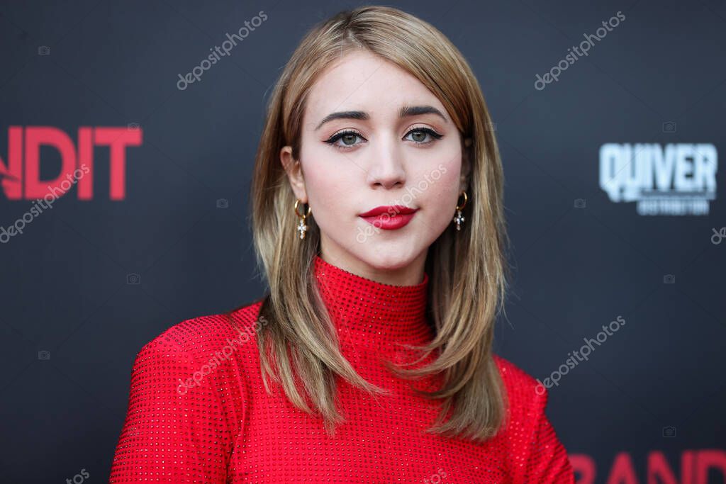 La actriz estadounidense Caylee Cowan llega al estreno mundial de 'Bandido' de Redbox ...