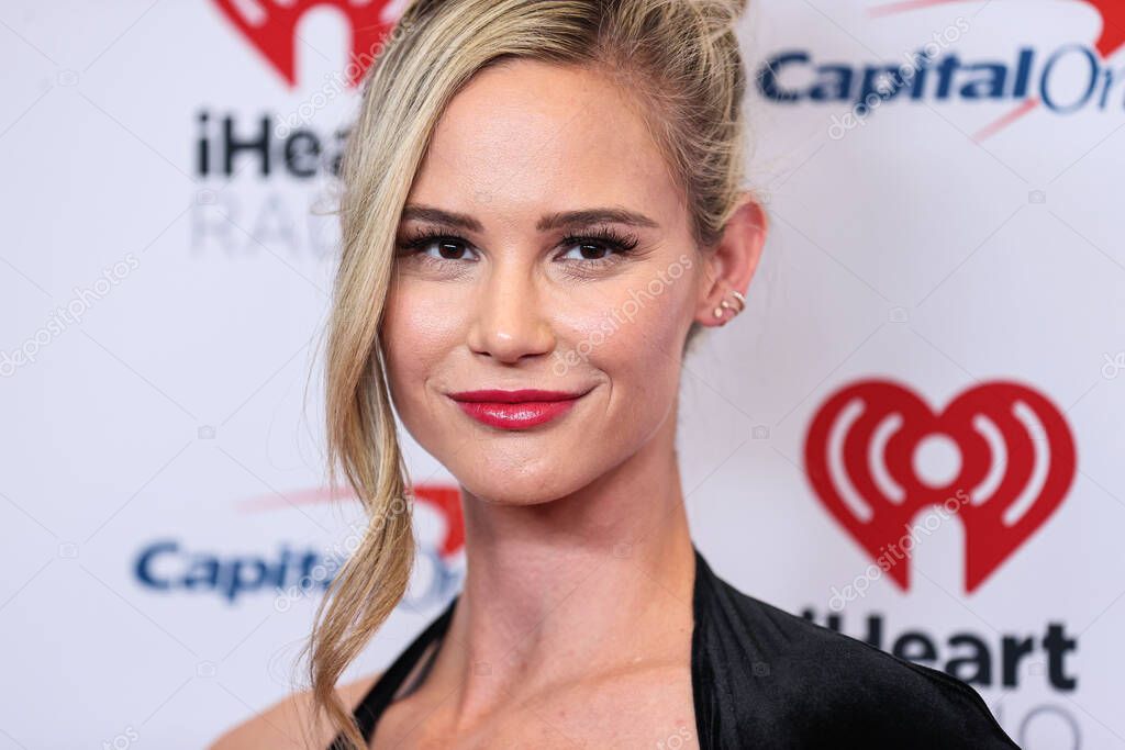Meghan King posa en la sala de prensa en el 2022 iHeartRadio Music ...