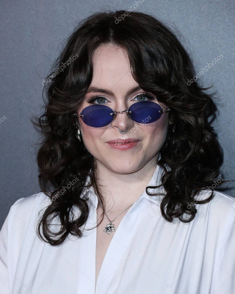 La actriz Sarah Roach llega al estreno de 'My Hero Academia: World ...