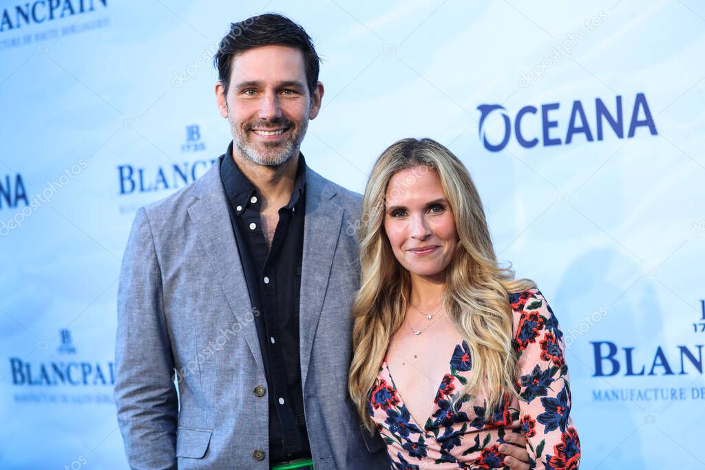 El actor David Clayton Rogers y su esposa / actriz Sally Pressman ...