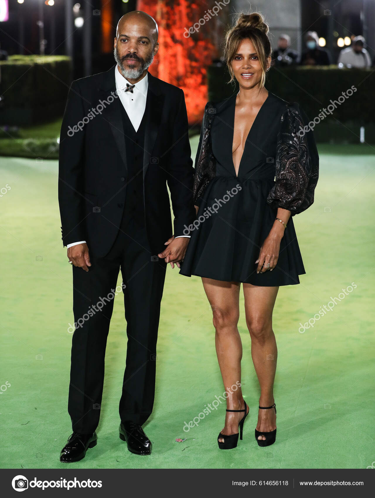 Van Hunt Girlfriend Actress Halle Berry Wearing Etro Dress Arrive ...