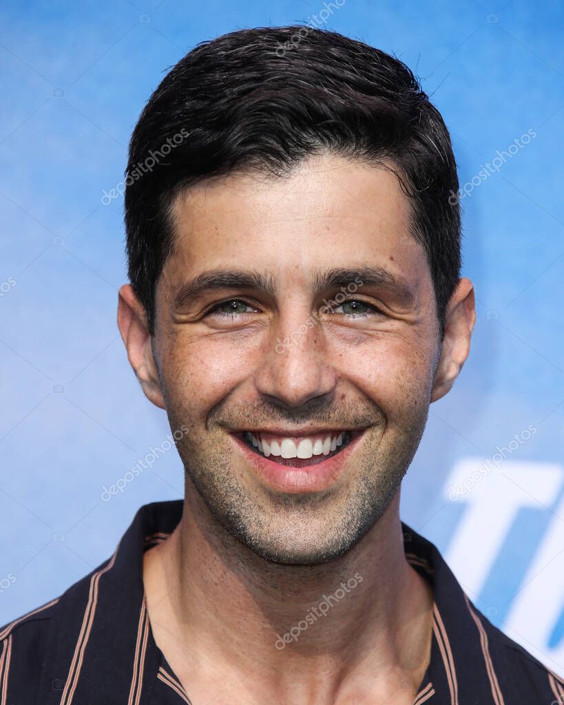 El actor Josh Peck llega al evento de estreno de Disney + 'Turner ...