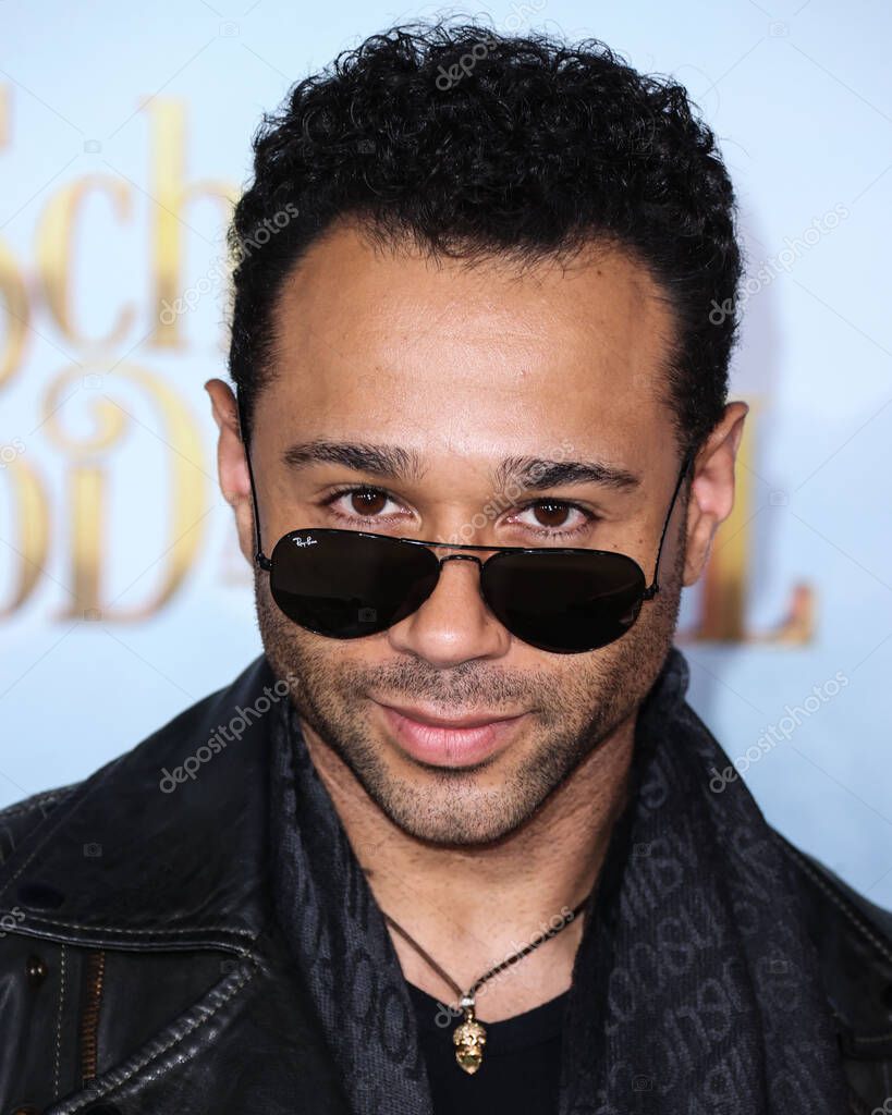 Corbin Bleu llega al estreno mundial de 'The School For Good And Evil ...